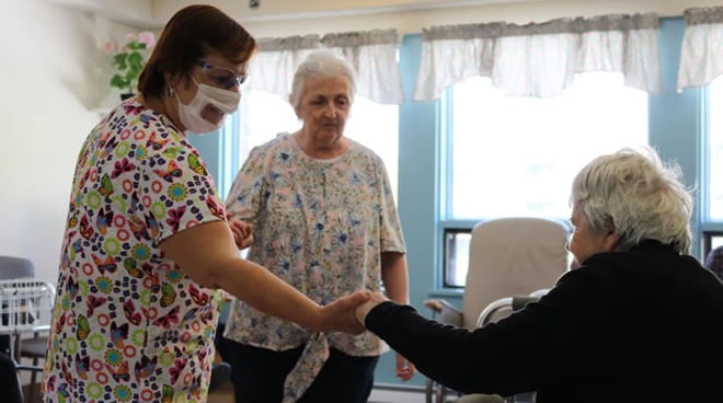 Deux doses plus tard, les proches aidants de résidents en CHSLD ...